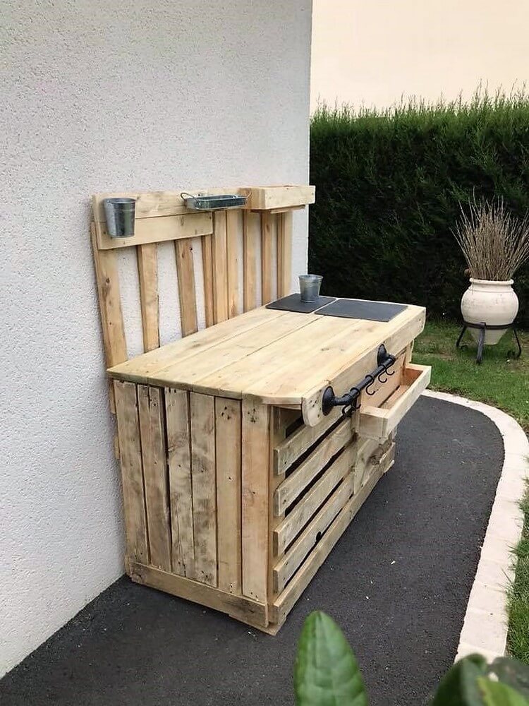 Recycled Wood Pallet Outdoor Kitchen Idea | Wooden Pallet Ideas