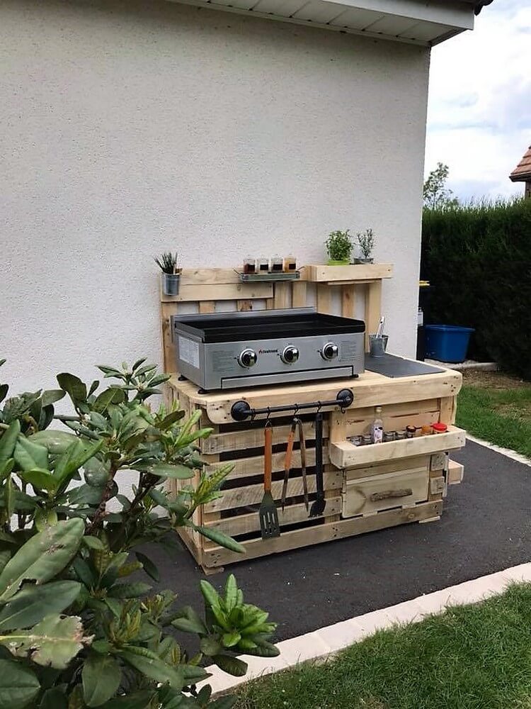 Recycled Wood Pallet Outdoor Kitchen Idea | Wooden Pallet Ideas